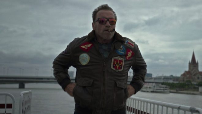 “Arnold” relembra sucessos e fracassos do “governator” Schwarzenegger