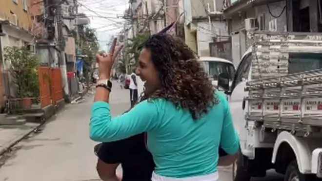 A lei das comunidades no Rio e a ministra que passeia de moto na favela ...