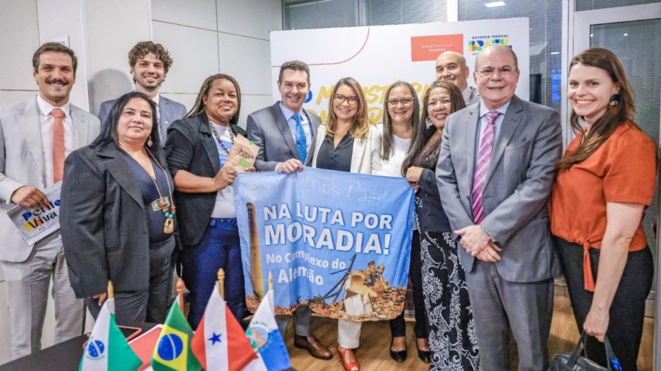 Janja recebe representantes do Complexo do Alemão em Brasília