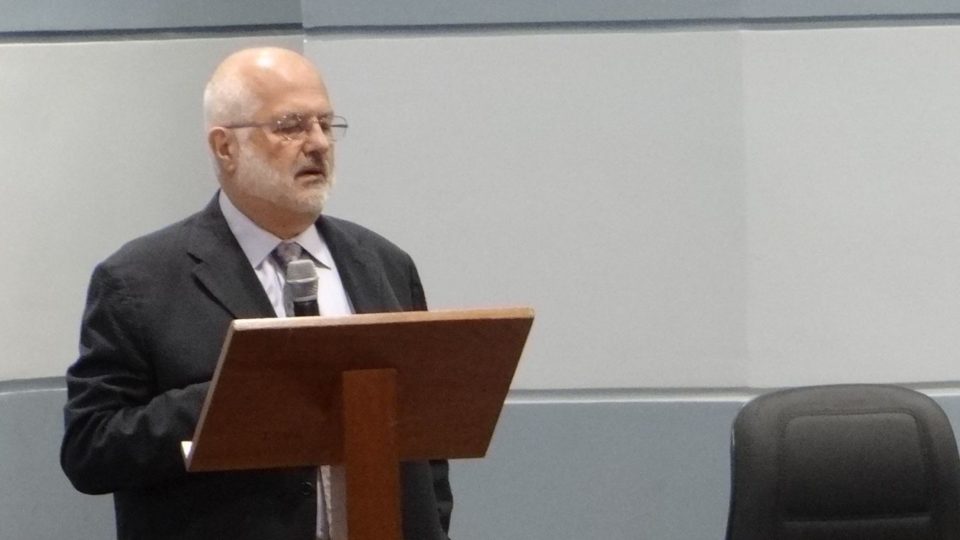 Tubo de Ensaio: O adeus a Ronald Numbers, um autêntico “mythbuster ...