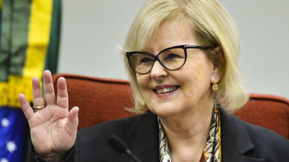 Rosa Weber vota contra suspensão dos direitos políticos de Dilma