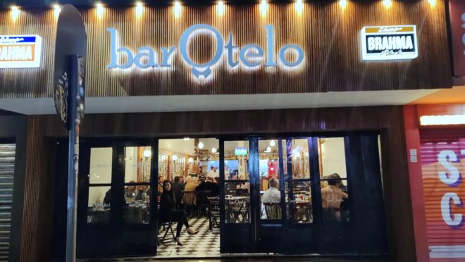 Otelo, bar que valoriza todas as características de um boteco das antigas