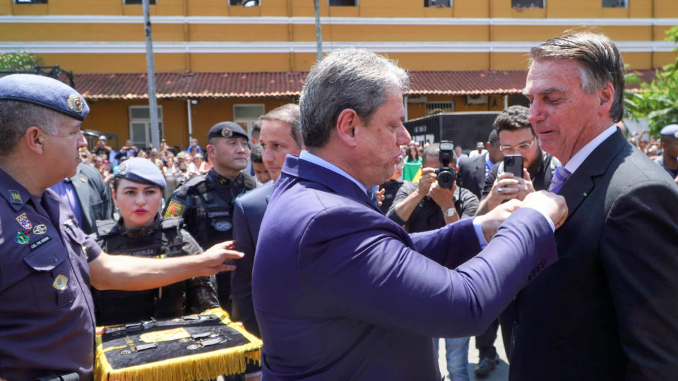 Bolsonaro ataca o PT e marcha com policiais no aniversário da Rota
