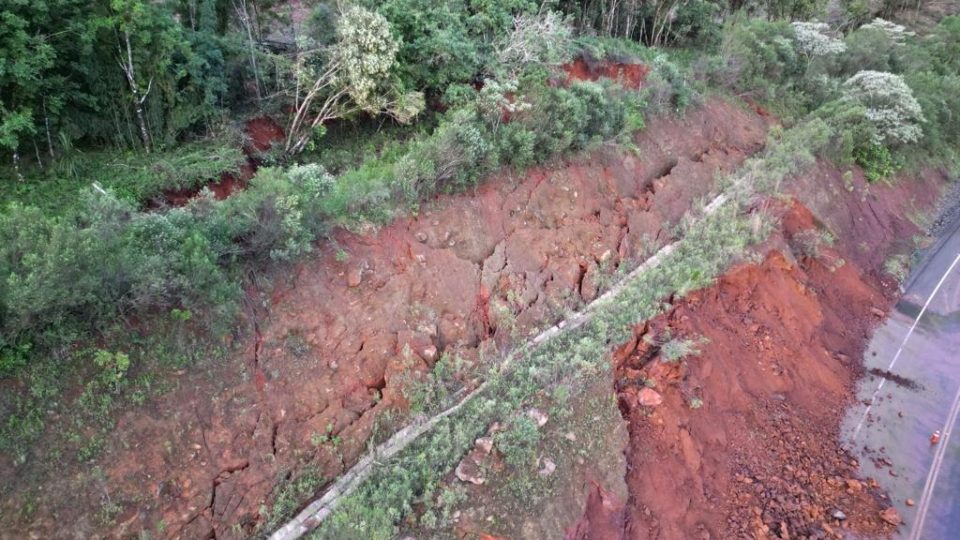 Paraná tem 15 trechos de rodovias com bloqueio total no feriado