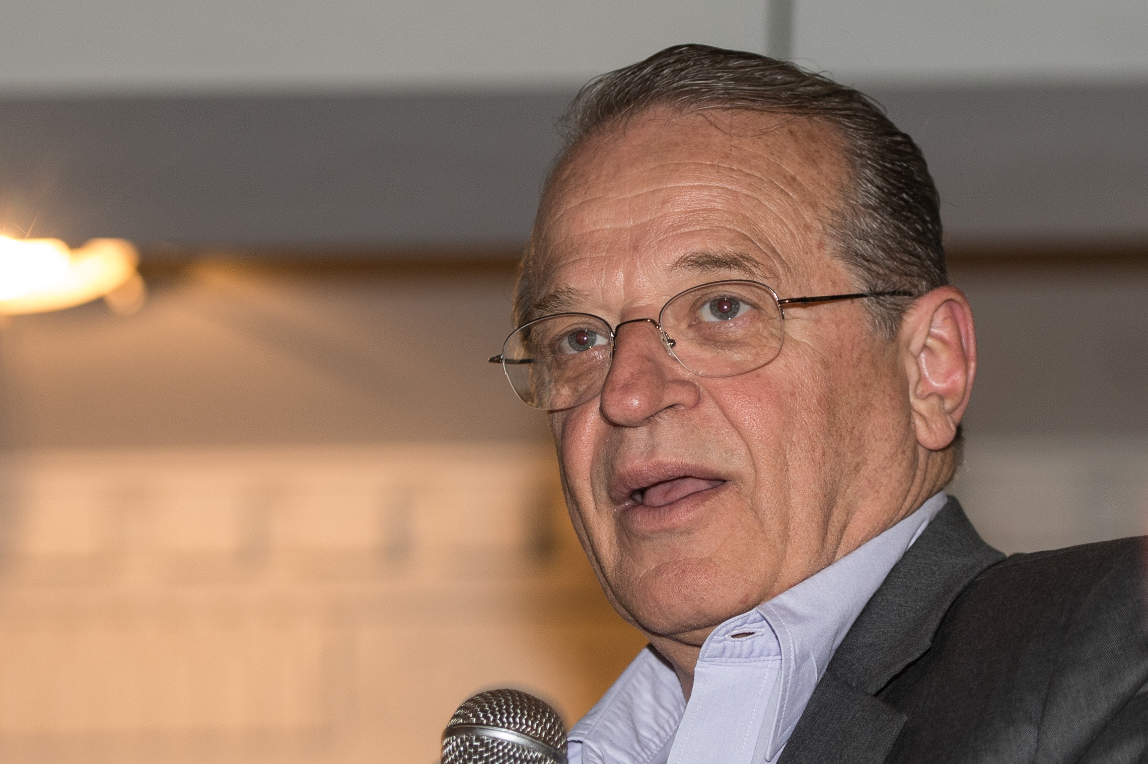 Tarso Genro diz que economia e guerra definirão apoio evangélico a Lula