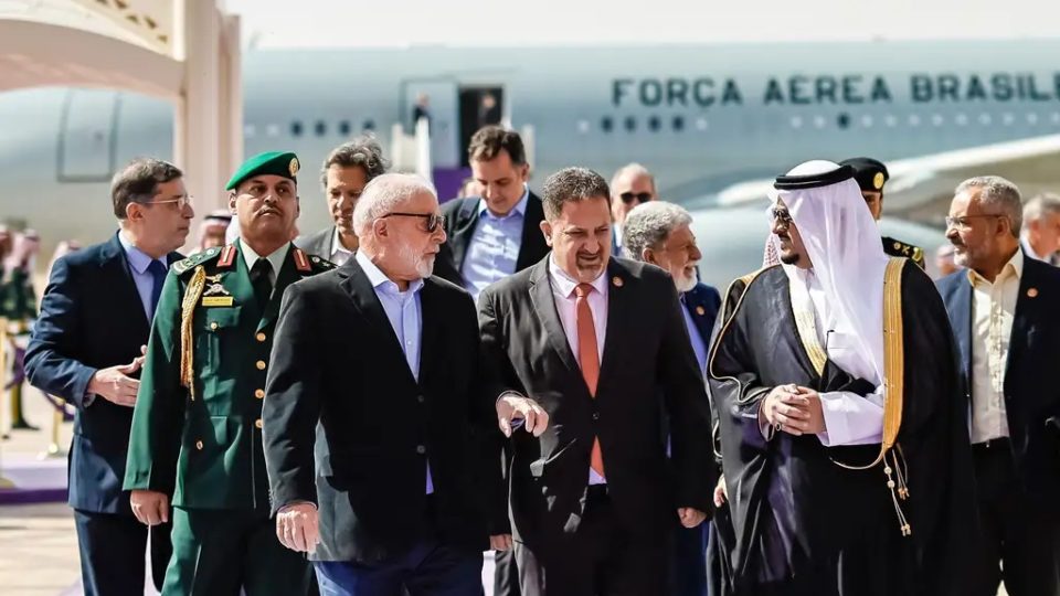 Lula chega à Arábia Saudita para reuniões com príncipe criticado por ...