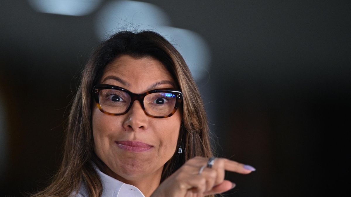 Janja posa de garota-propaganda de grupo do G20 sob presidência do Brasil