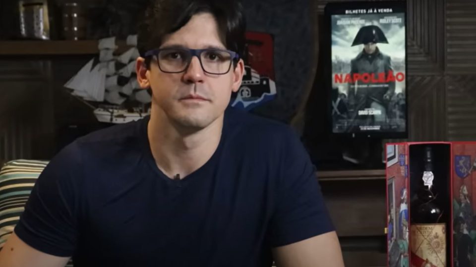 Thiago Braga, colunista da Gazeta, recebe de prêmio melhor ...