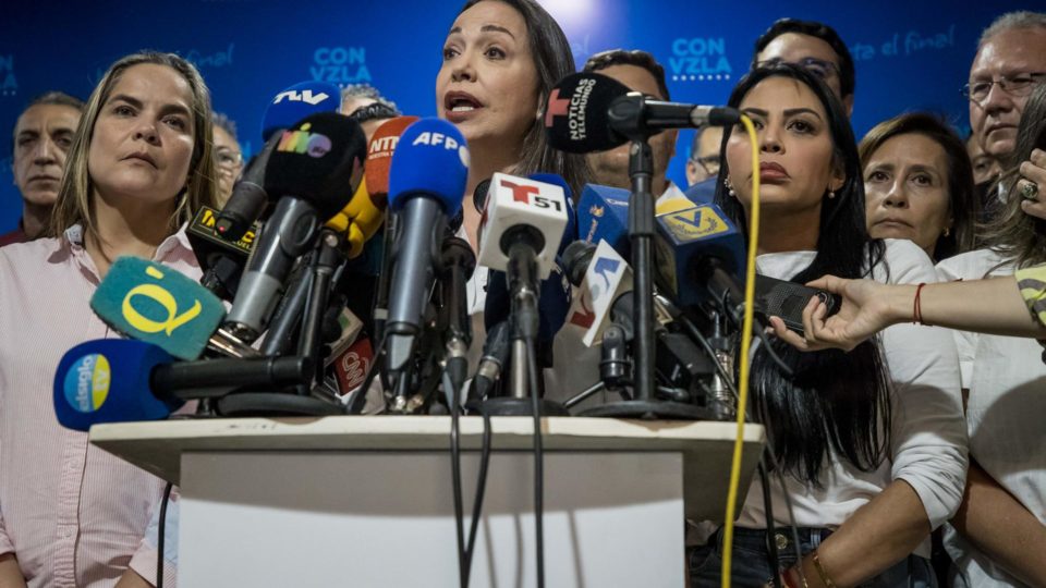 María Corina faz alerta sobre risco de ser presa na Venezuela