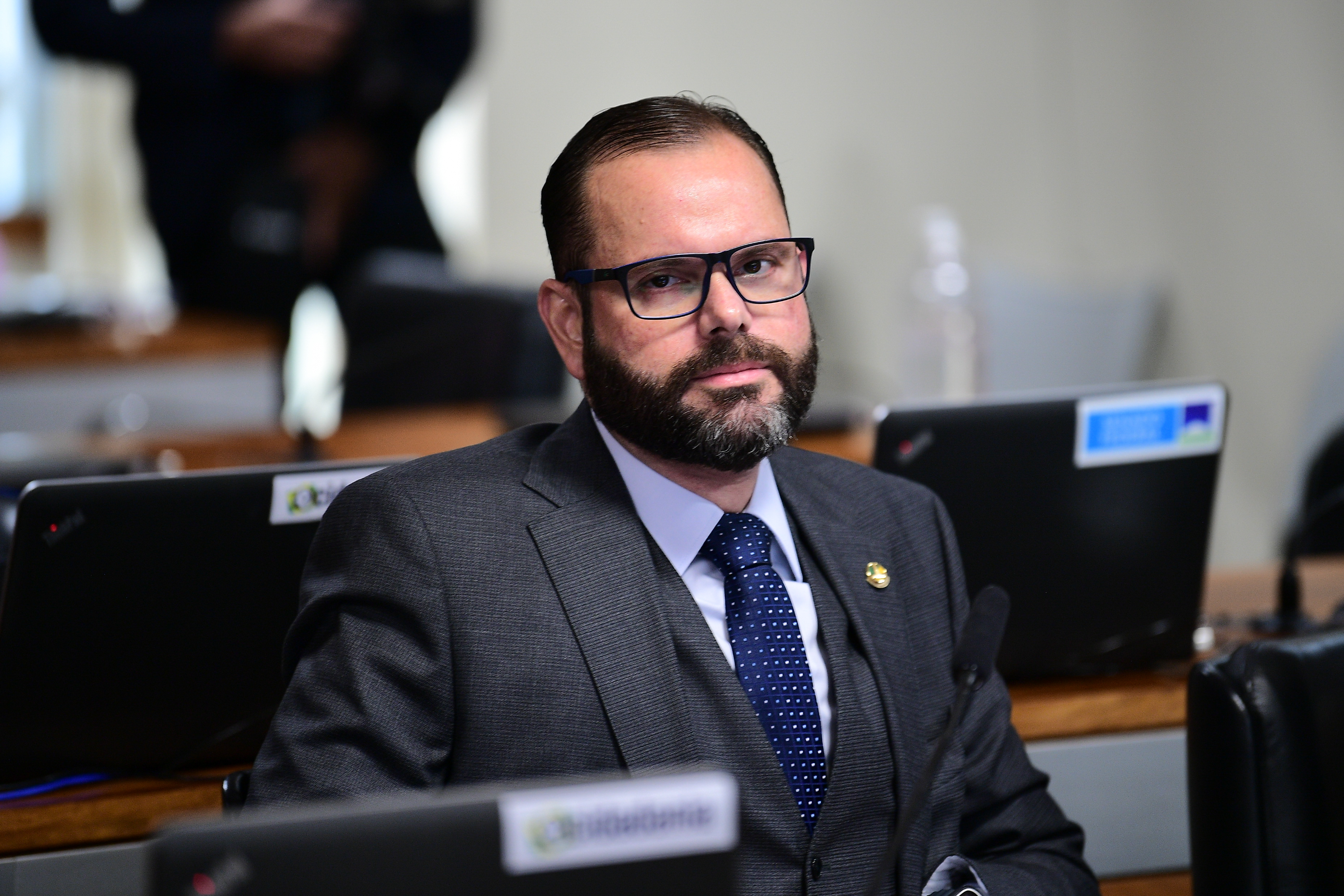 "Pode me chamar de burro, inocente e tolo", diz Seif sobre ida ao show ...