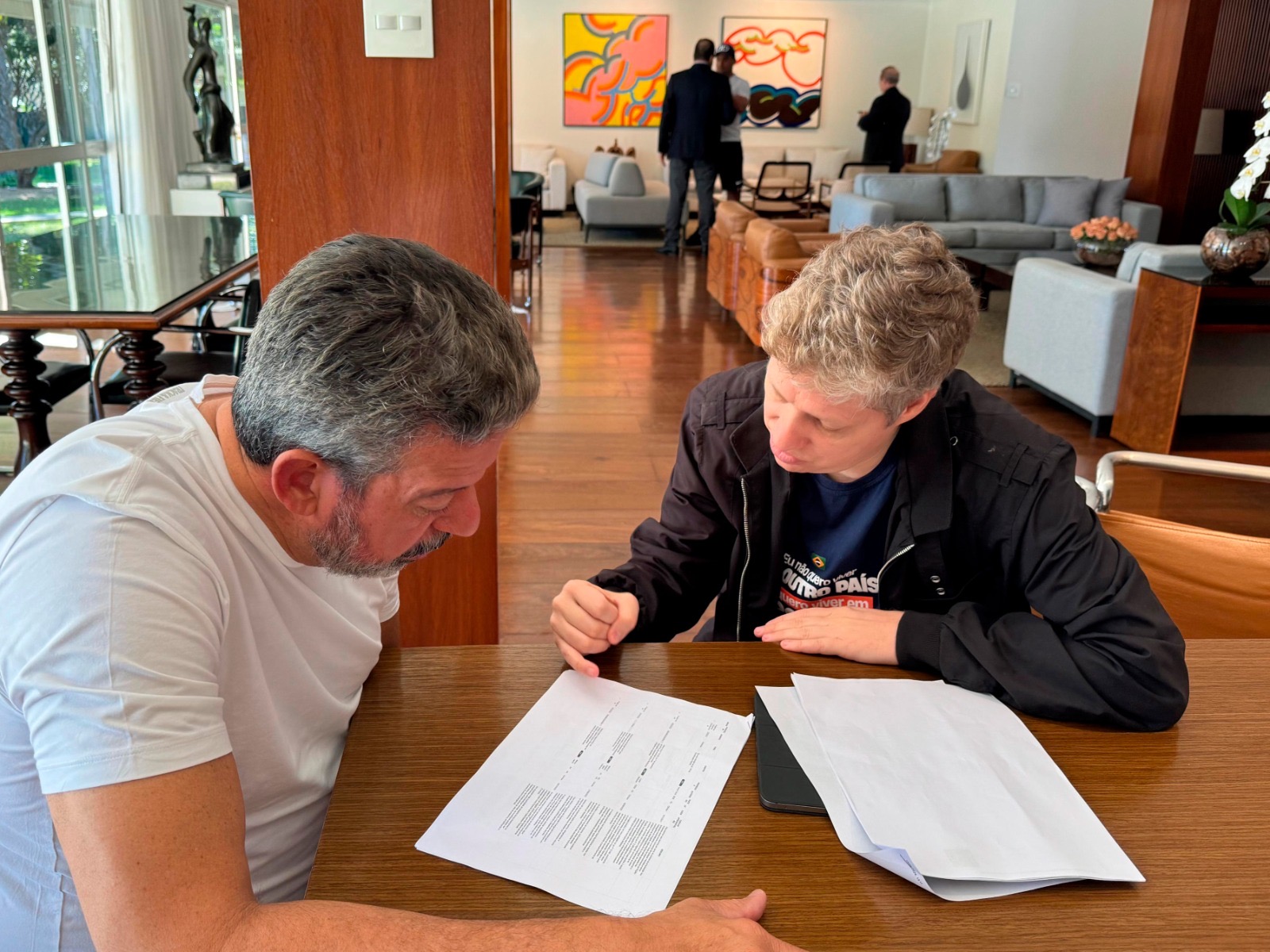 Lira recebe de Marcel van Hattem prioridades de 128 propostas ao RS