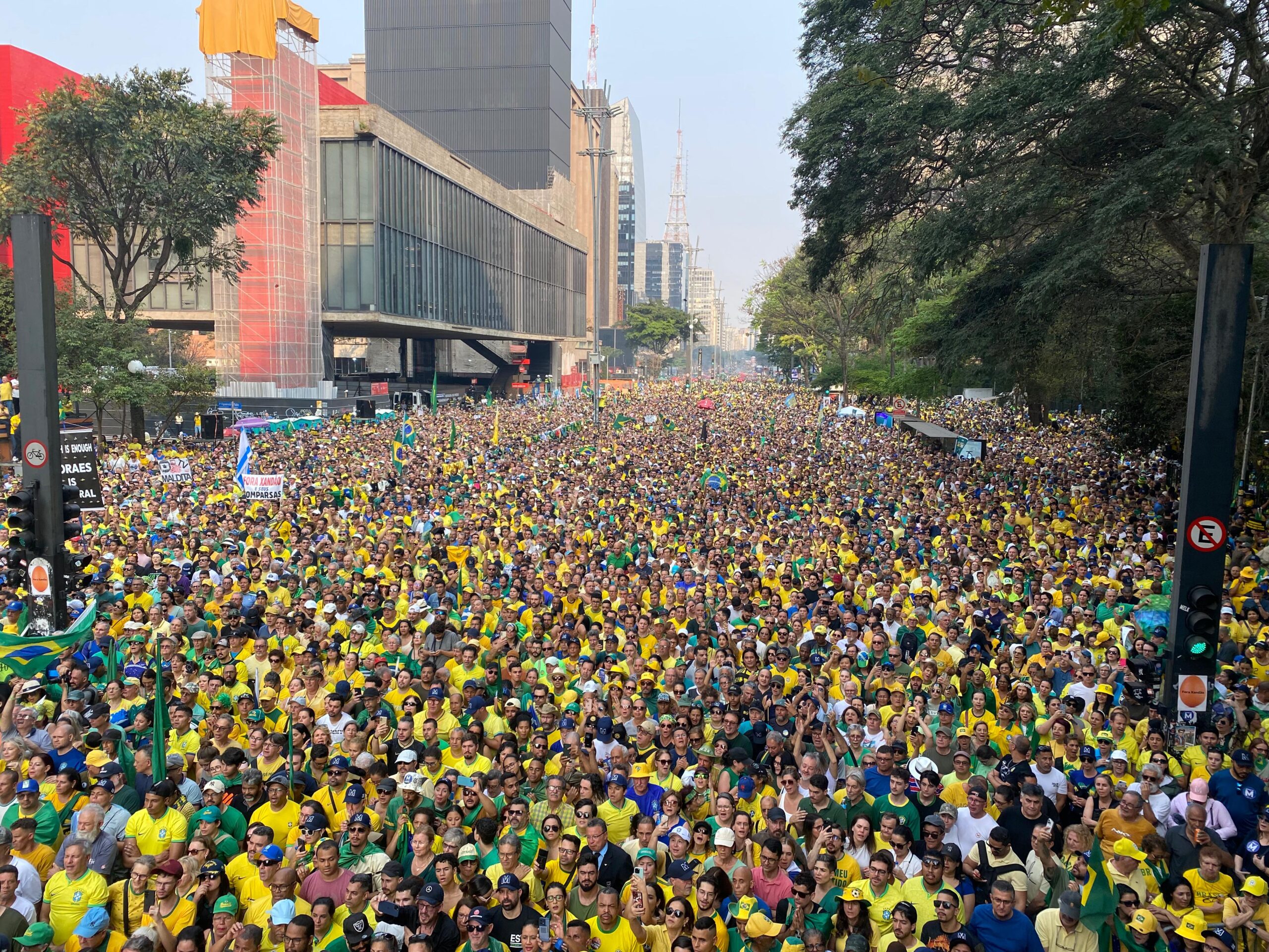 Manifestação de 7 de Setembro atrai multidão à Avenida Paulista