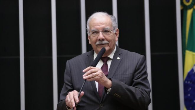 Ovando contesta retorno do horário de verão