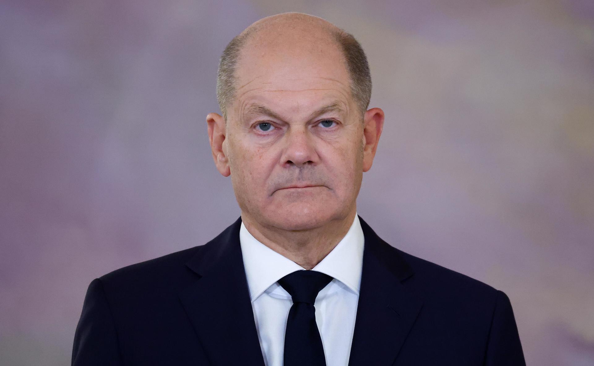 Chanceler alemão rebate Zelensky após críticas a ligação a Putin