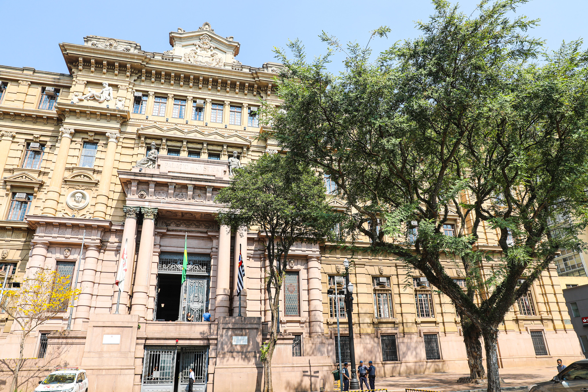 TJ-SP: 13º, gratificações e retroativos impulsionam supersalários