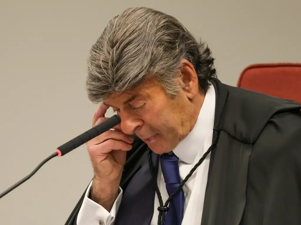 Voto de Fux: ministro questiona mudança no foro
