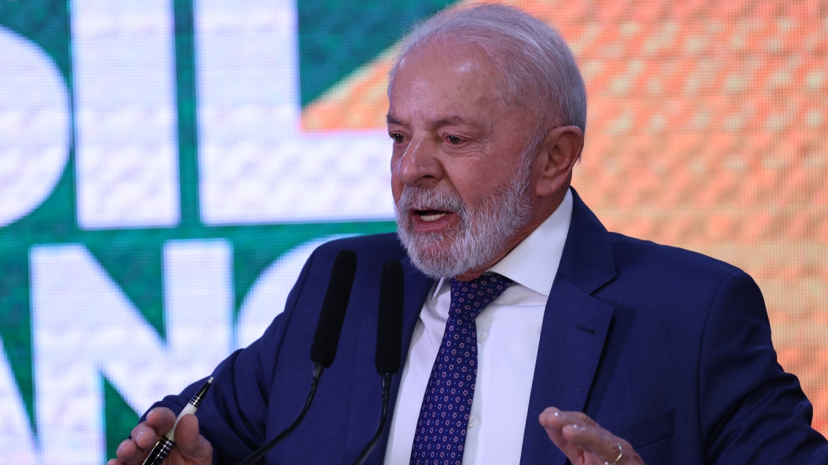 Lula conversa com Trump e pede retirada de tarifas e restrições a ...