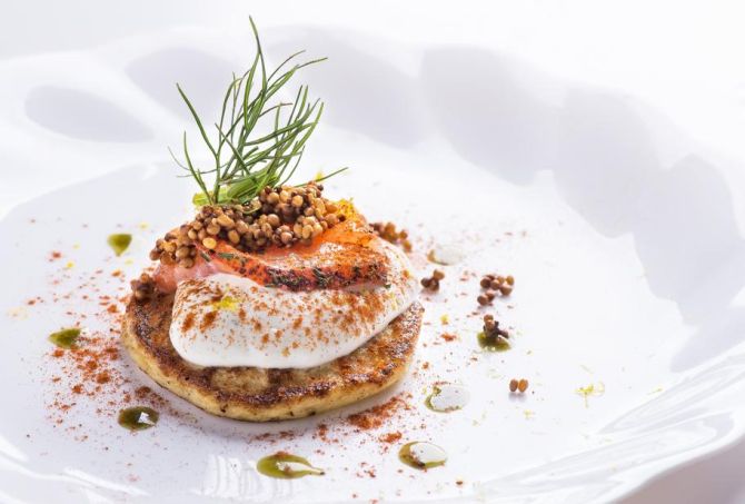 Receita de Blini de mandioca com gravlax + sementes de mostarda e ...