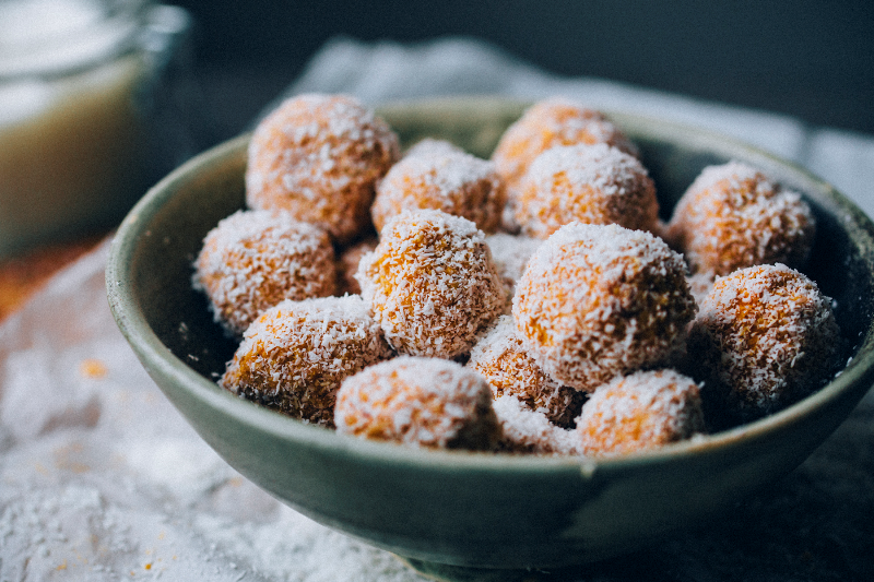 Receita de trufa crudívora de cacau e coco