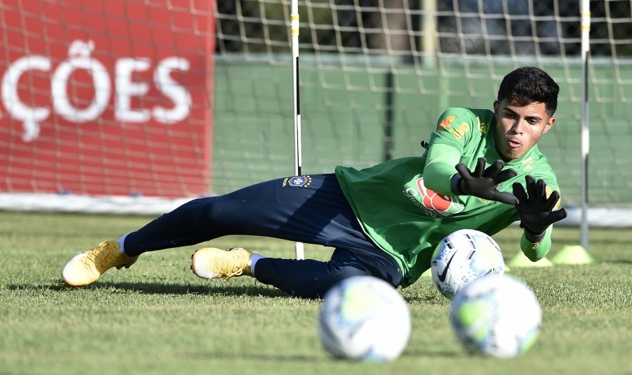 Athletico chama goleiro Mycael, de 16 anos,para jogo contra o Palmeiras