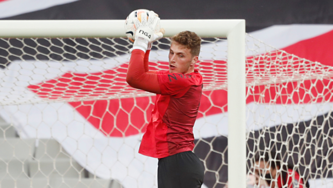 Athletico amplia contrato com goleiro Bento até 2025