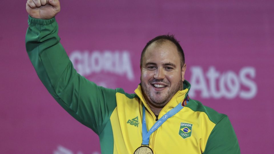 Fernando Reis mira medalha inédita do Brasil no levantamento de pesos