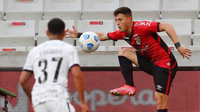 Jader mostra personalidade como titular e comemora: "Gratidão"