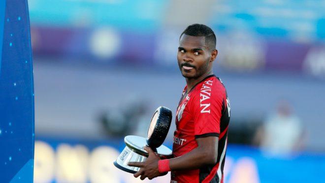 Nikão oficializa adeus ao Athletico após sete temporadas