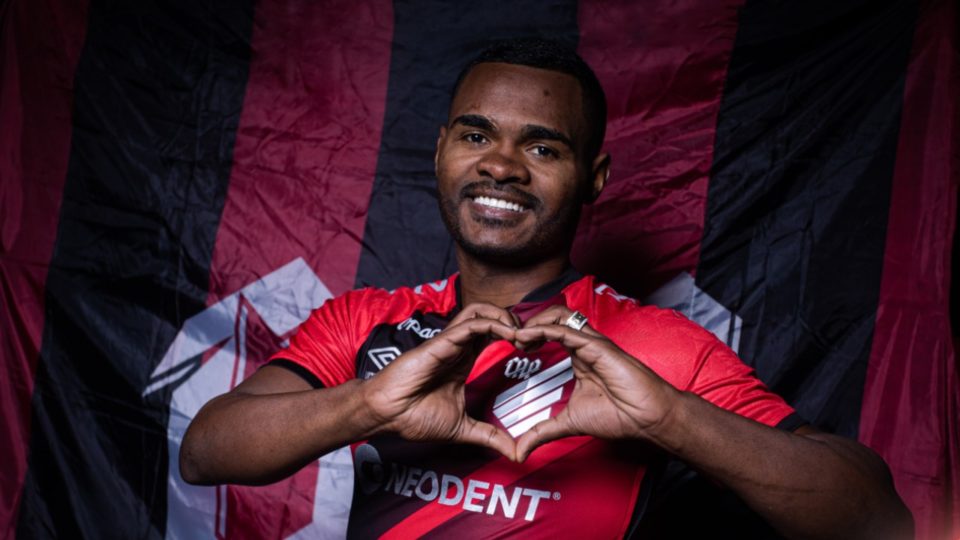 Chegada, títulos e momentos: dez imagens de Nikão no Athletico