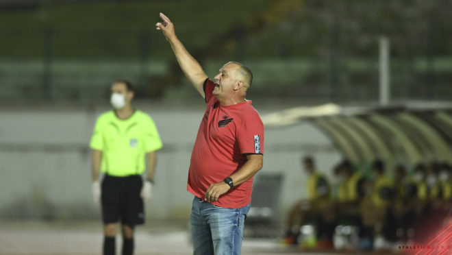 James Freitas sai em defesa de atacante após empate do Athletico