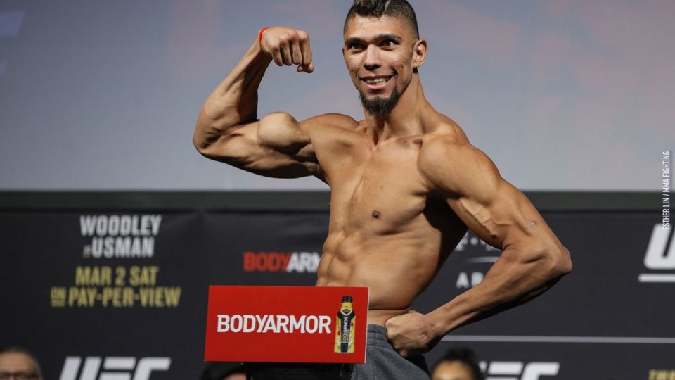 Brasileiro Johnny Walker faz a luta principal do UFC deste sábado