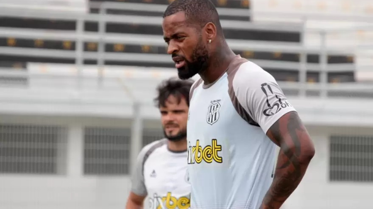 Dedé assina contrato de produtividade e fecha com o Athletico
