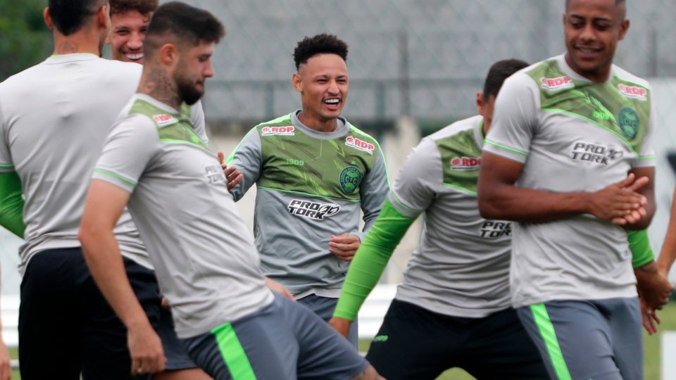 Sem jogar há oito meses, Neilton entra em "pré-temporada" no Coritiba