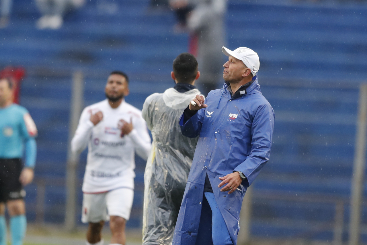 Ex-técnico cita legado no Paraná e pede união para retormada do clube