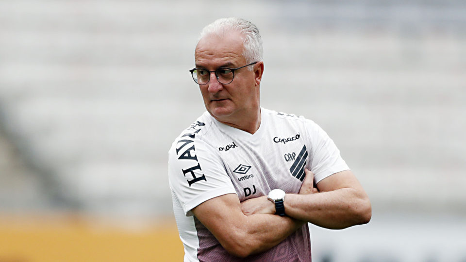 Dorival Júnior aciona o Athletico na Justiça e pede ação milionária