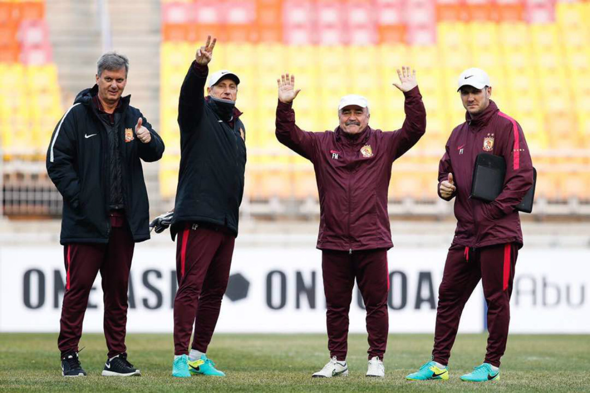 Com 'pós' no estilo Felipão, Paulo Turra lidera Athletico contra Palmeiras