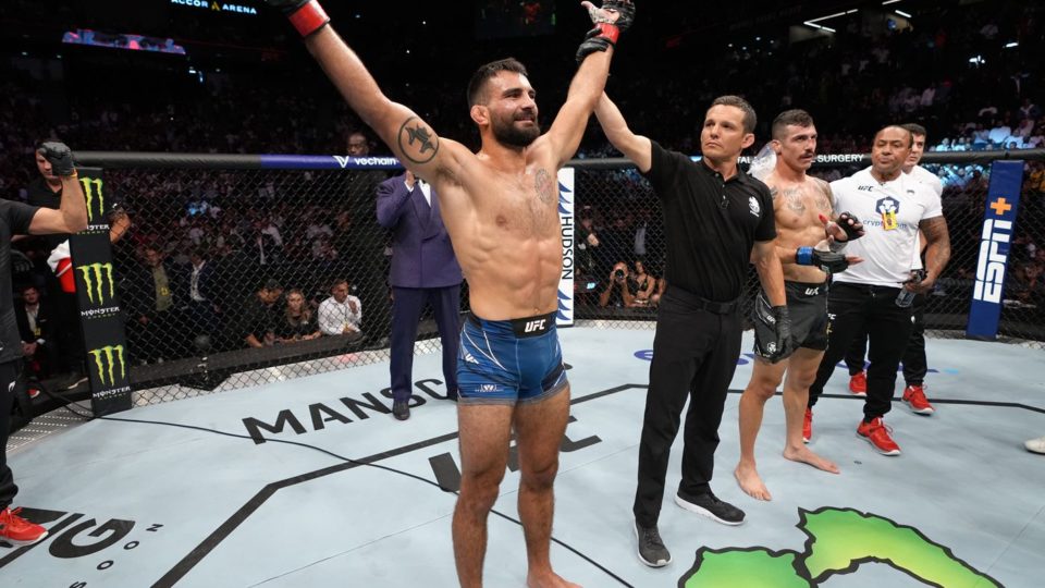 IMAGEM FORTE! Rival de paranaense sofre lesão grave no UFC Paris