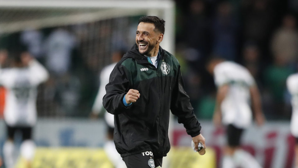 Robinho admite não ser o mesmo da primeira passagem, mas é decisivo