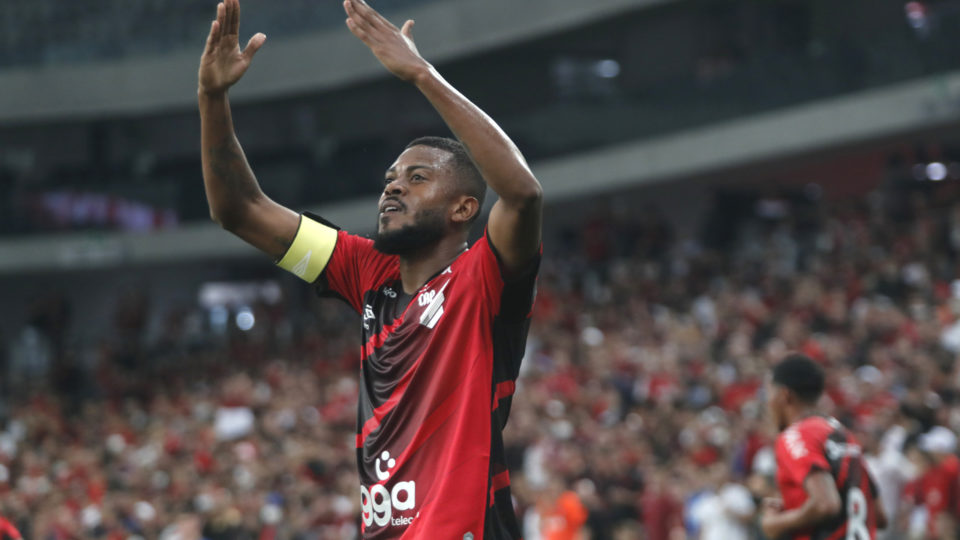 Fora da final, Marcelo Cirino dá conselho aos jogadores do Athletico ...