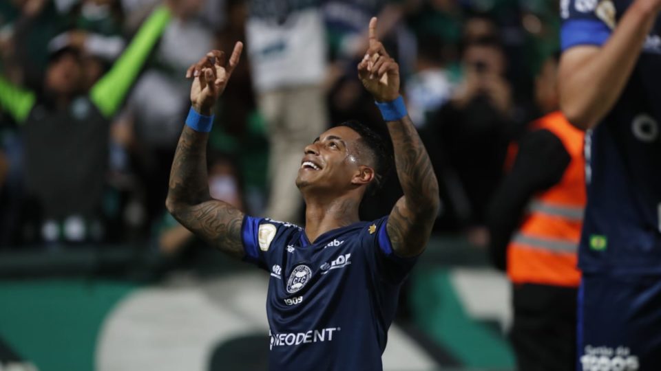 Alef Manga faz golaço contra o Corinthians e compara lance com Neymar
