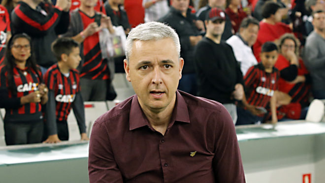 Ex-Athletico, Tiago Nunes é anunciado como técnico de time do Peru
