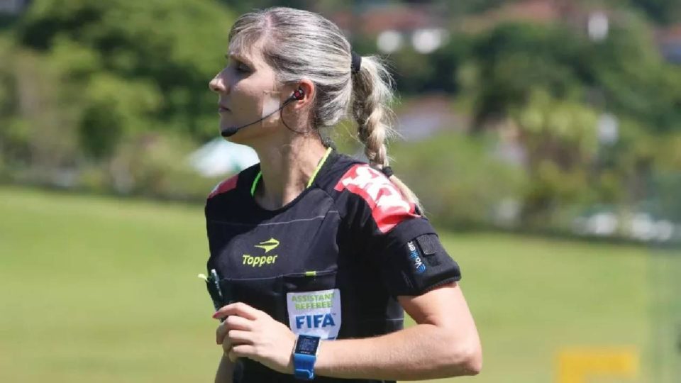 Copa do Mundo terá arbitragem feminina; brasileira será auxiliar