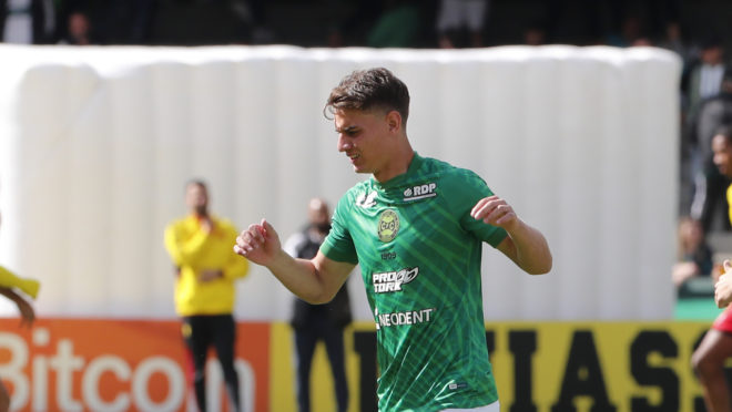 Coritiba nega conversas com o Internacional por lateral