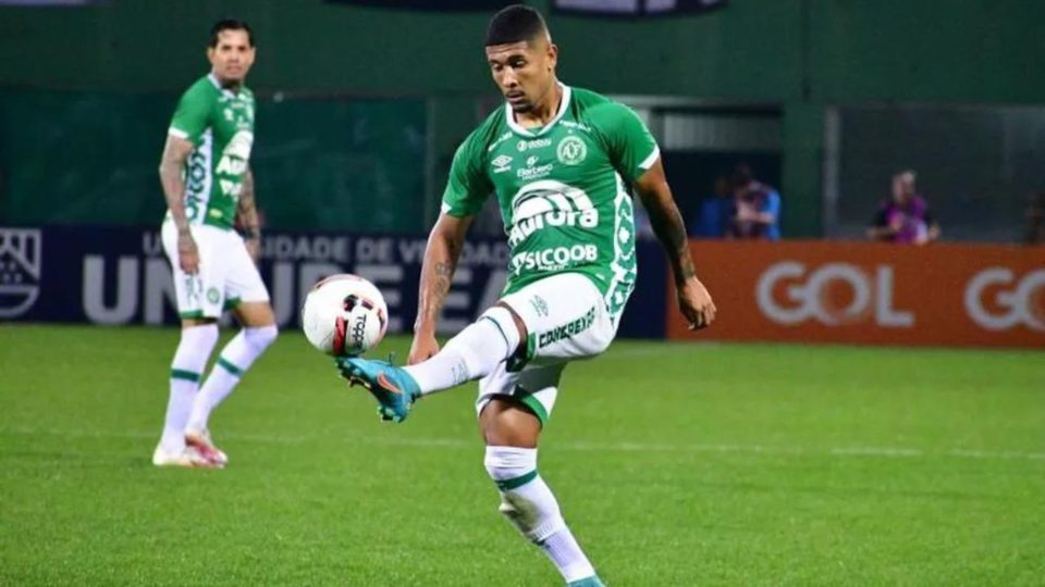 Sai Abner, entra Fernando no Athletico: lateral é esperado em Curitiba