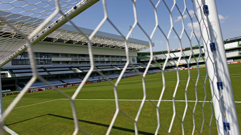 Coritiba apresenta novo escudo e aguarda aprovação de sócios