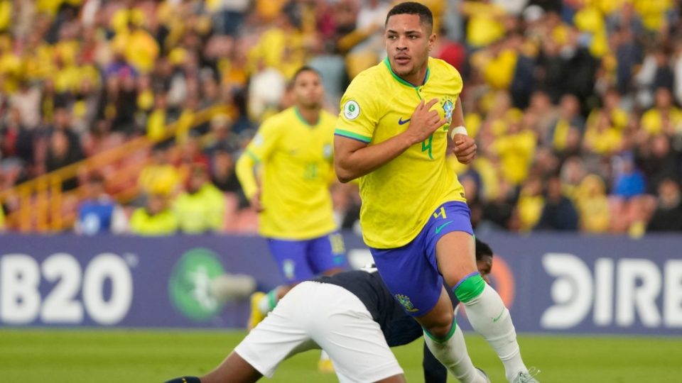 Vitor Roque dá show e seleção bate Equador no Sul-Americano Sub-20