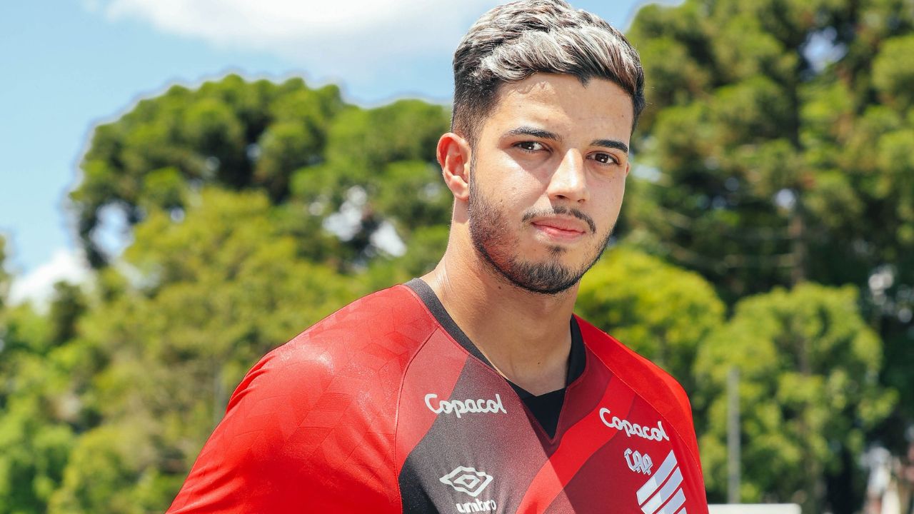 "Menino da Vila", alto e rápido: quem é Kaique Rocha, aposta do Athletico