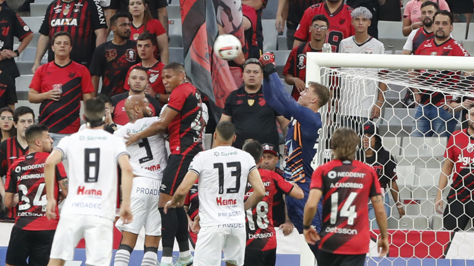 Athletico: Léo Linck estreia na Baixada e brinca: "Água do CT é boa"