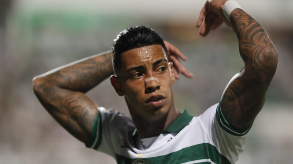Alef Manga treina e Coritiba não se pronuncia após divulgação de áudio