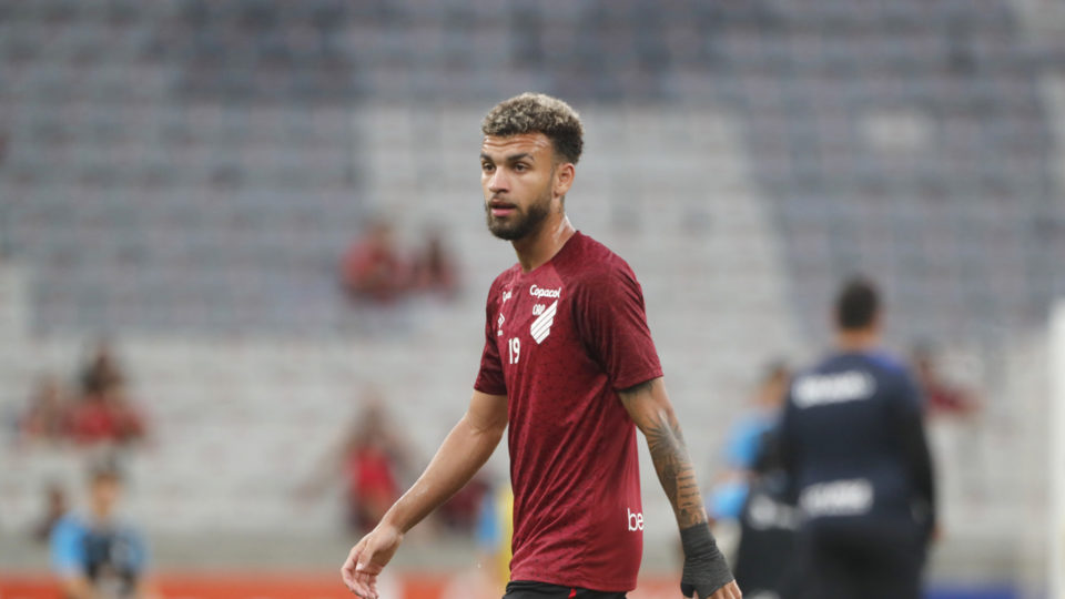 Após indisciplina, Jajá recebe proposta e pode deixar Athletico